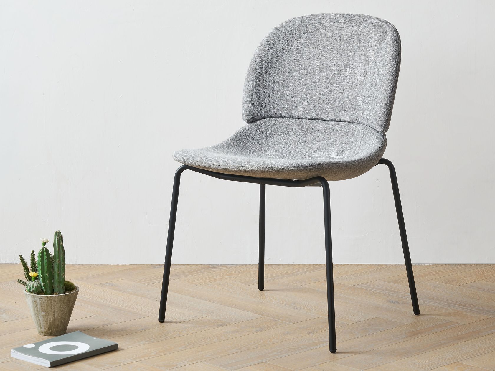 HUG Fabric chair and steel legs By grado design | design Peter Fei
