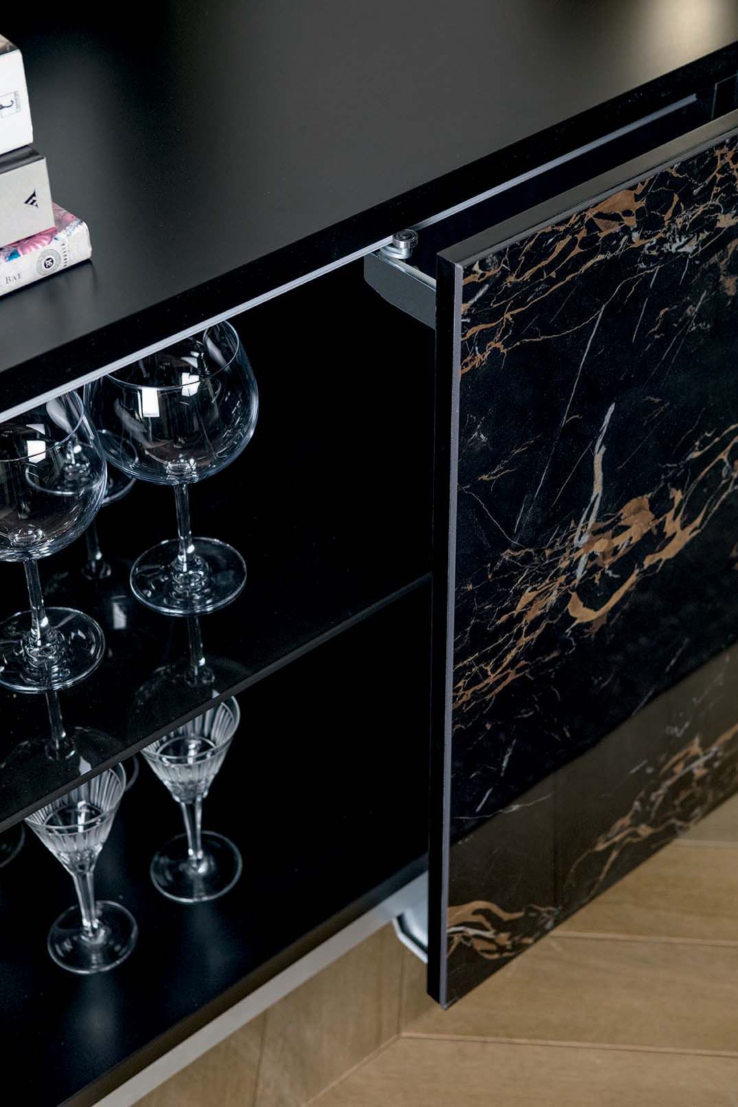 IDRA 边柜 By Tonin Casa | design M. Mottin, E. Barbieri