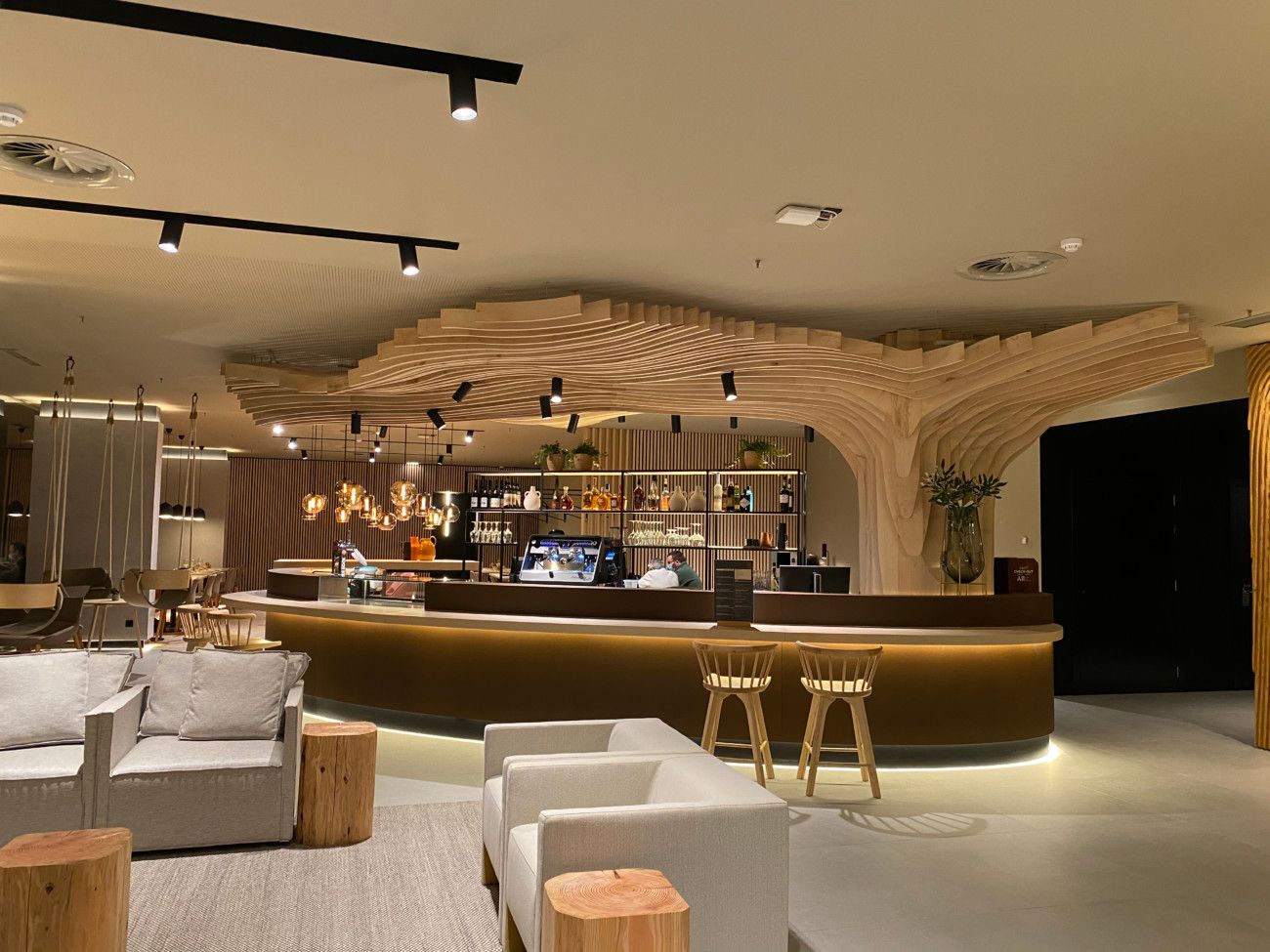 Balcão de bar iluminado By Bplan