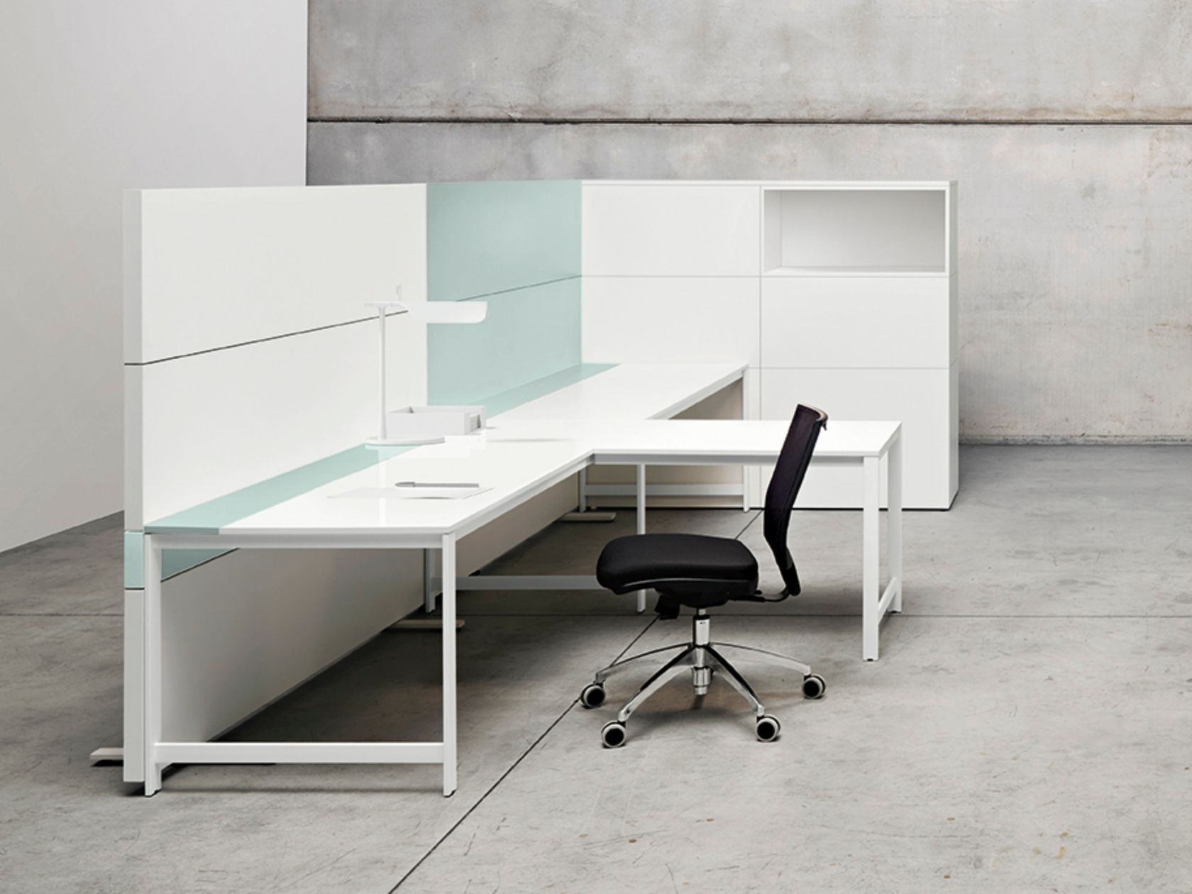 K-WORD Sectional office desk with desk screens By Manerba | design ...