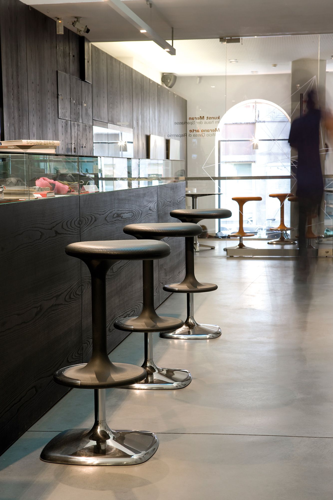 KANT LIFT Taburete By Casamania & Horm diseño Karim Rashid