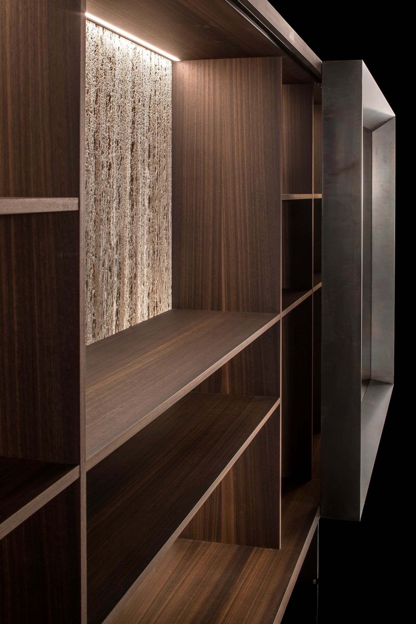 LOOM PROGRAM DOORS Solid wood storage wall By Henge | design Massimo ...