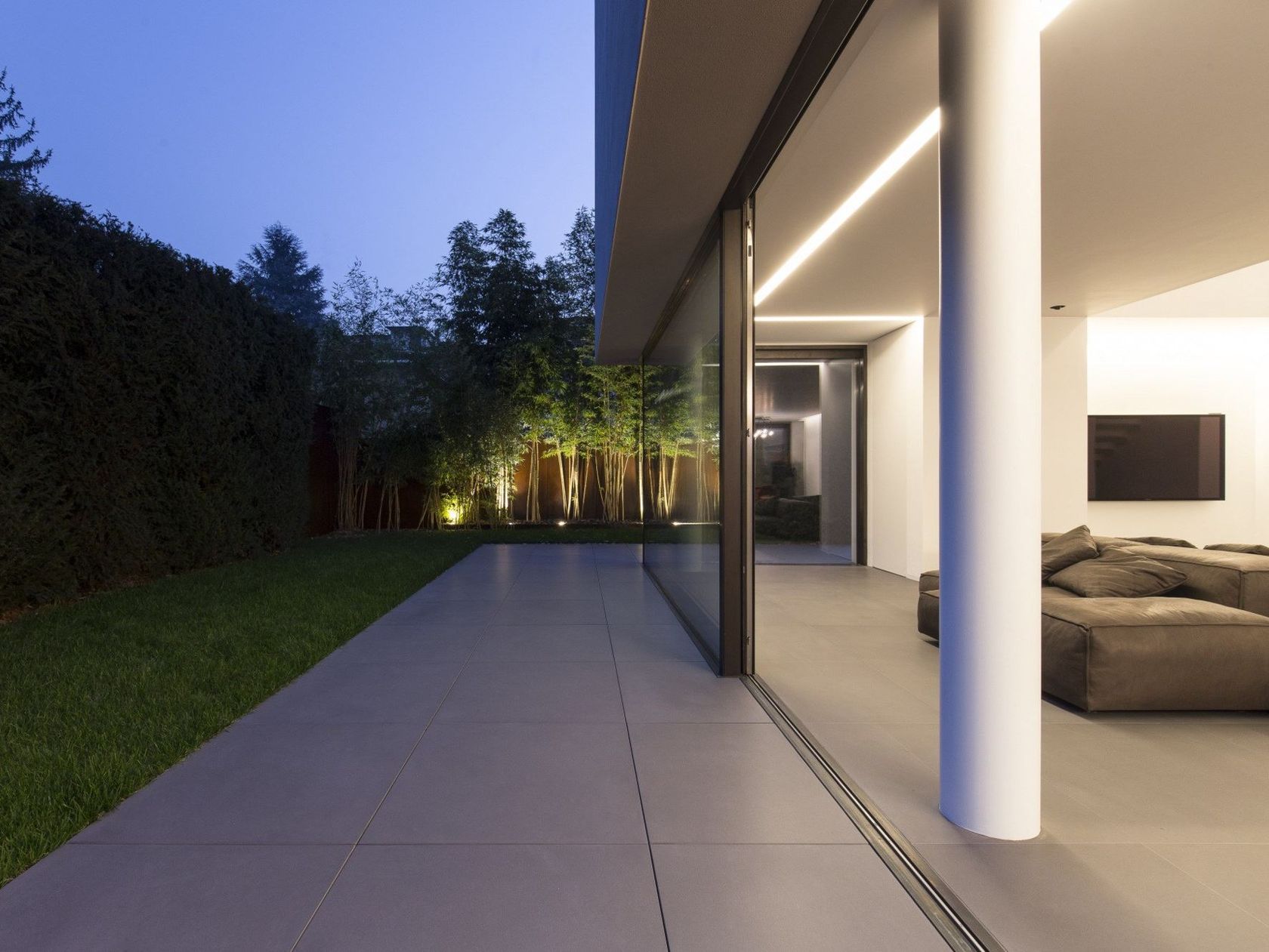 M55 | Lift and slide window By Capoferri Serramenti