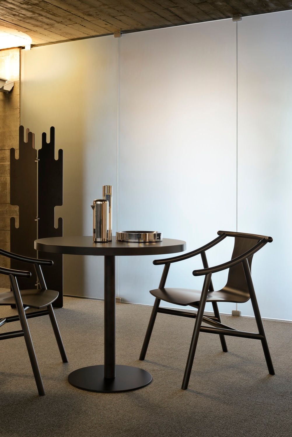 MAGISTRETTI 03 01 | Wooden chair Beech chair with armrests By Wiener ...
