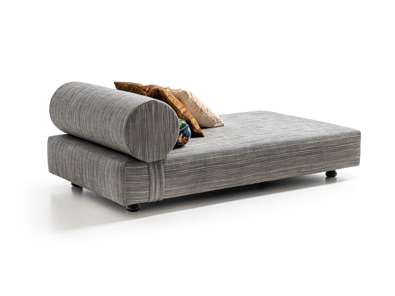 SALON NANÀ Fabric day bed By Moroso | design Annabel Karim Kassar