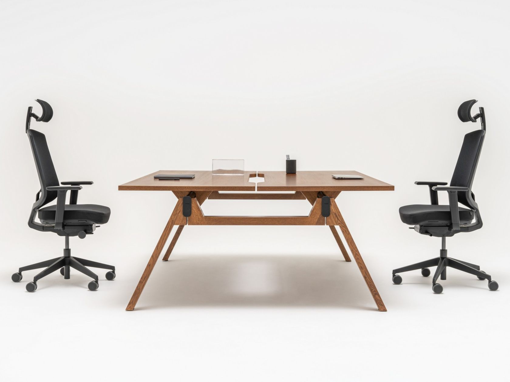 VIGA | Multiple office desk By MDD design YONOH