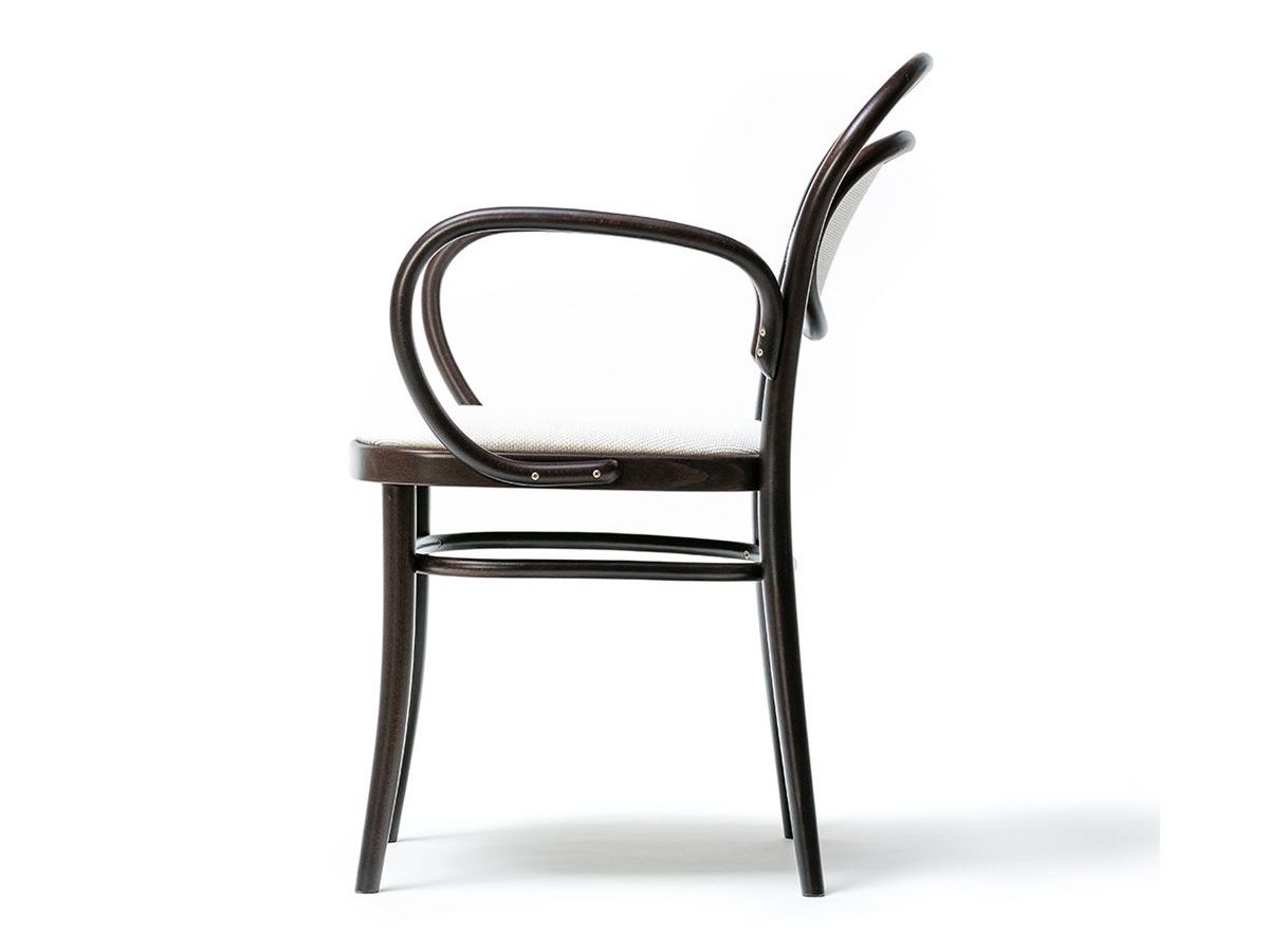 N° 20 | Chair with armrests By TON