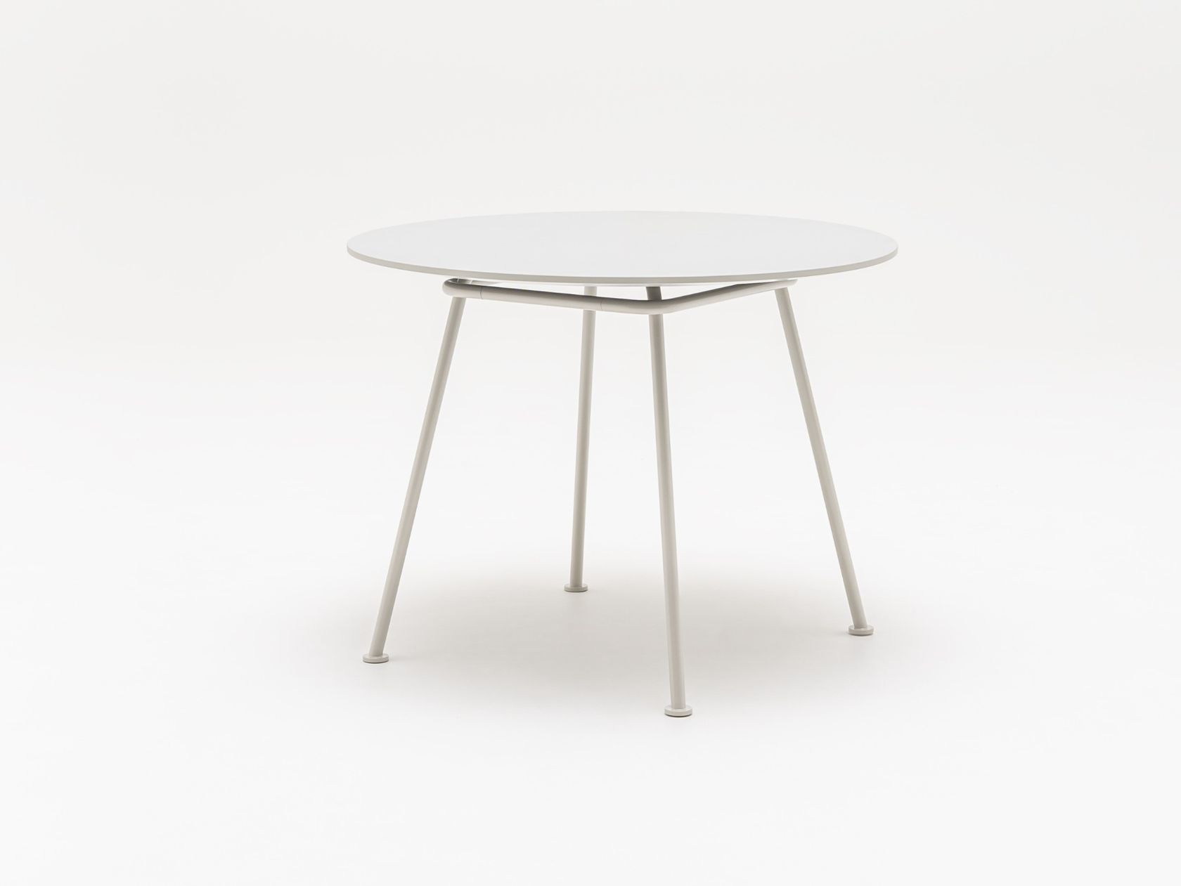 NEW SCHOOL Round metal dining table By MDD | design Form Us With Love