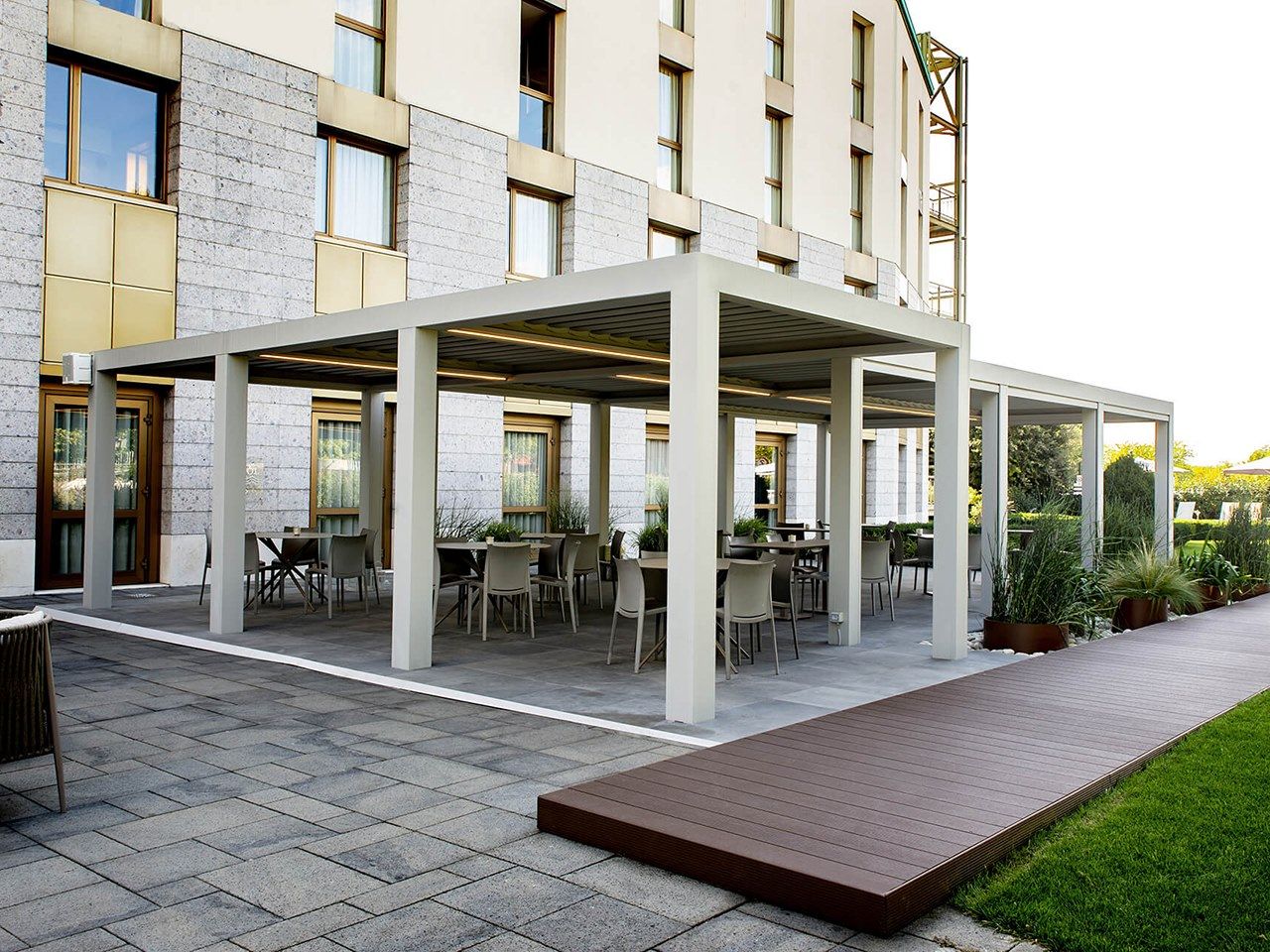 OPEN+ | Freestanding pergola By Mioni