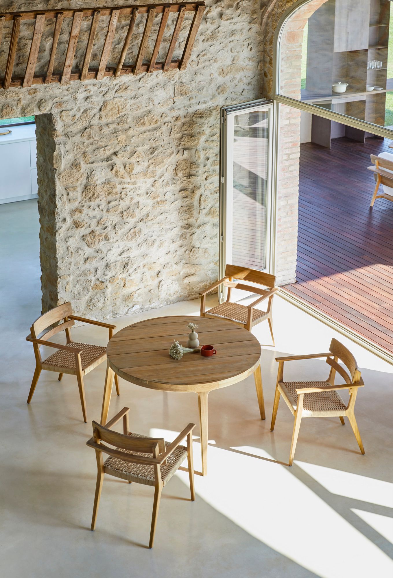 PARALEL | Round table By POINT design Gabriel Teixidó