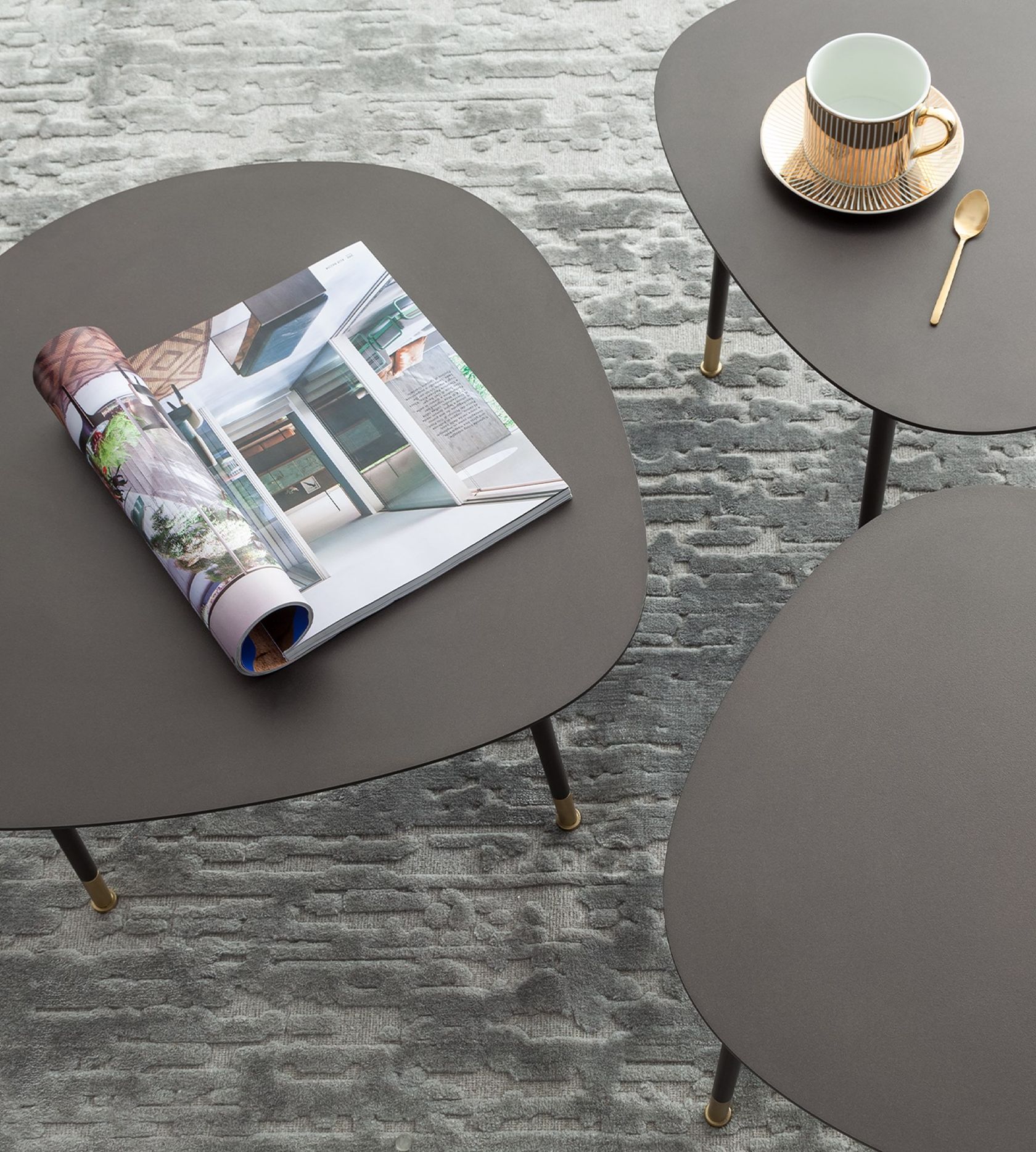 ENJOY Low metal coffee table for living room By Morica Design