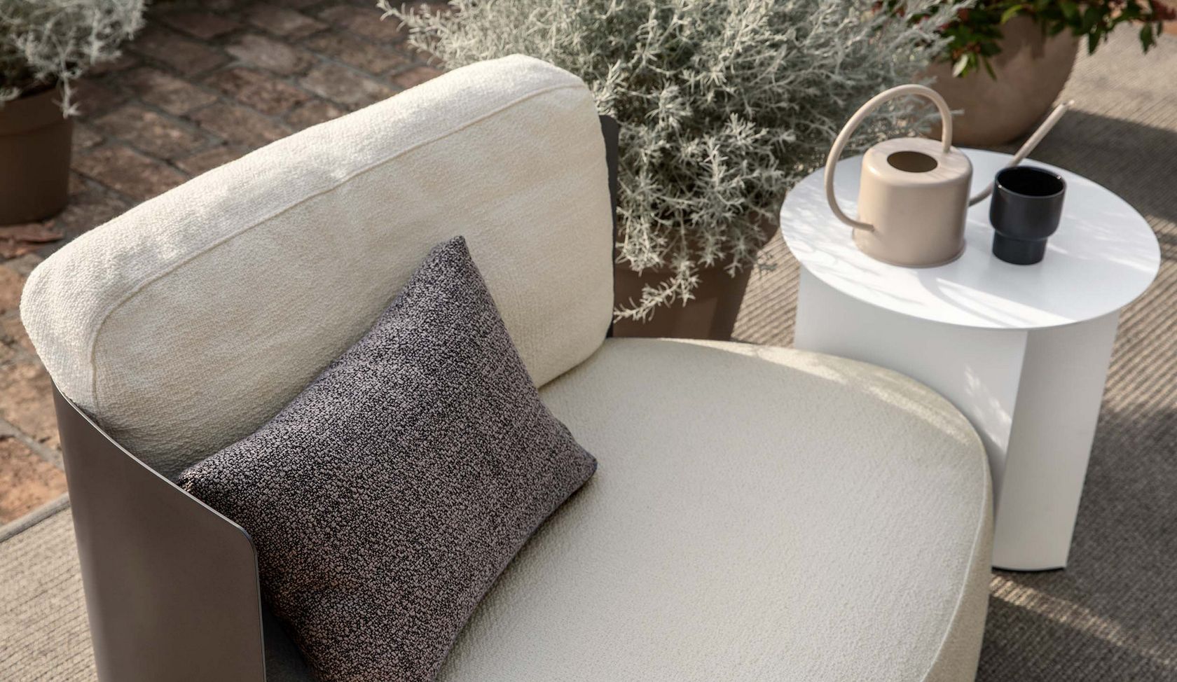 PIERRE SHELL Garden armchair By Flou | design Studio Contromano