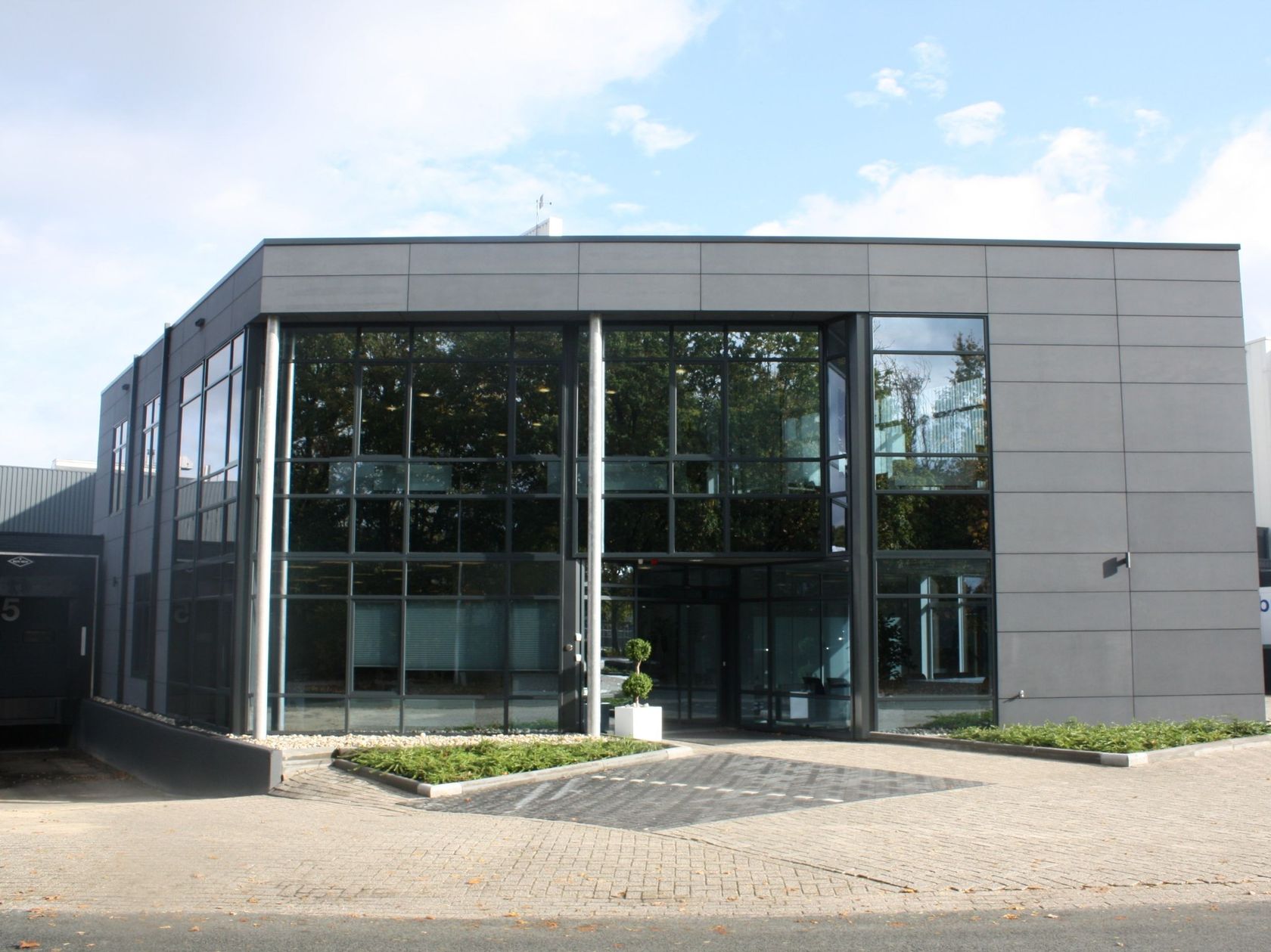 Low-e glass with magnetron coating Pilkington Suncool™ By PILKINGTON ITALIA