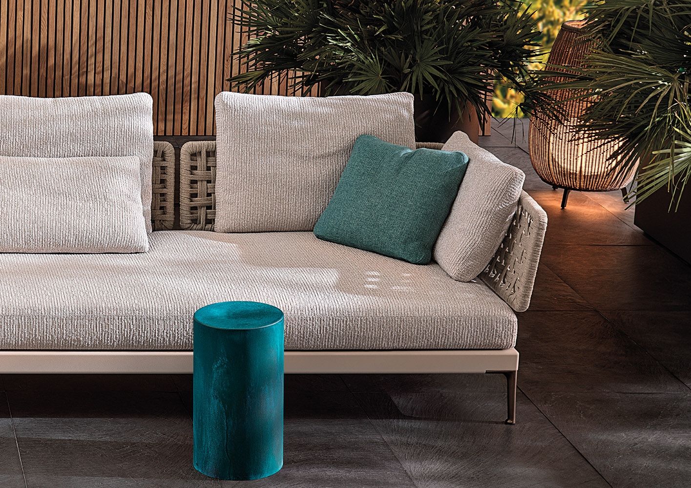 PILOTIS OUTDOOR Tavolino da outdoor rotondo in acciaio inox By Minotti ...