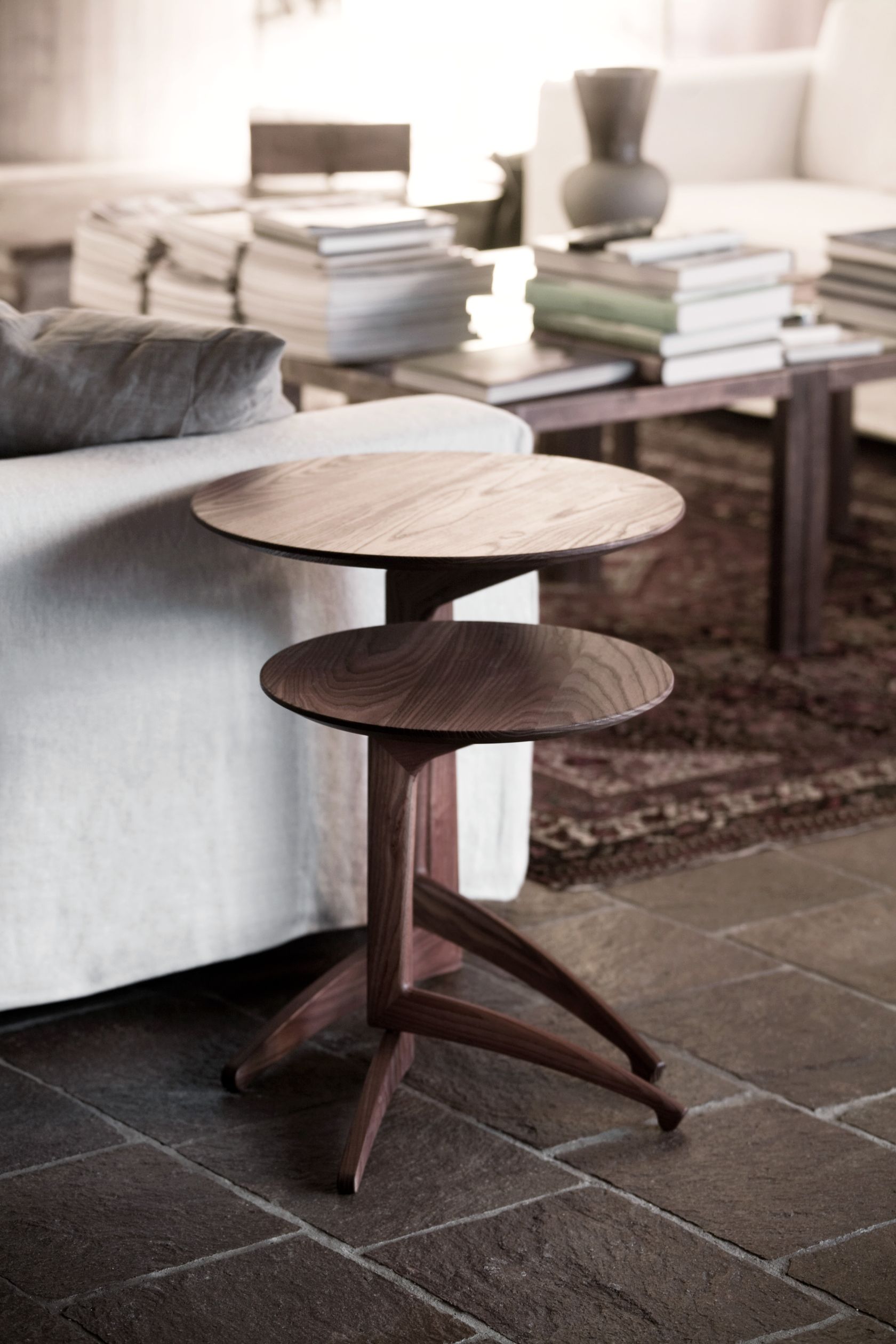 Folding solid wood side table PLÉILU H63 By KARN design Michelantonio Rizzi