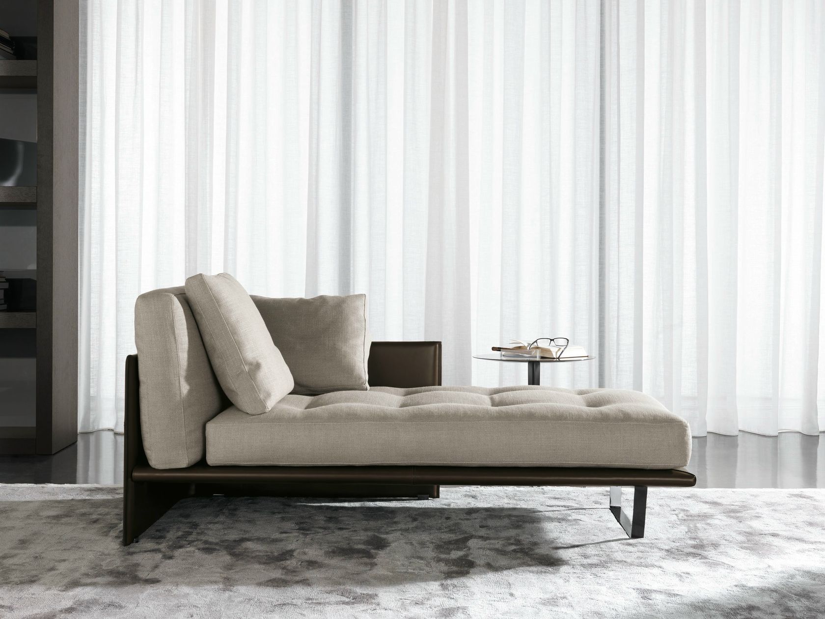 LUGGAGE Chaise longue By Minotti