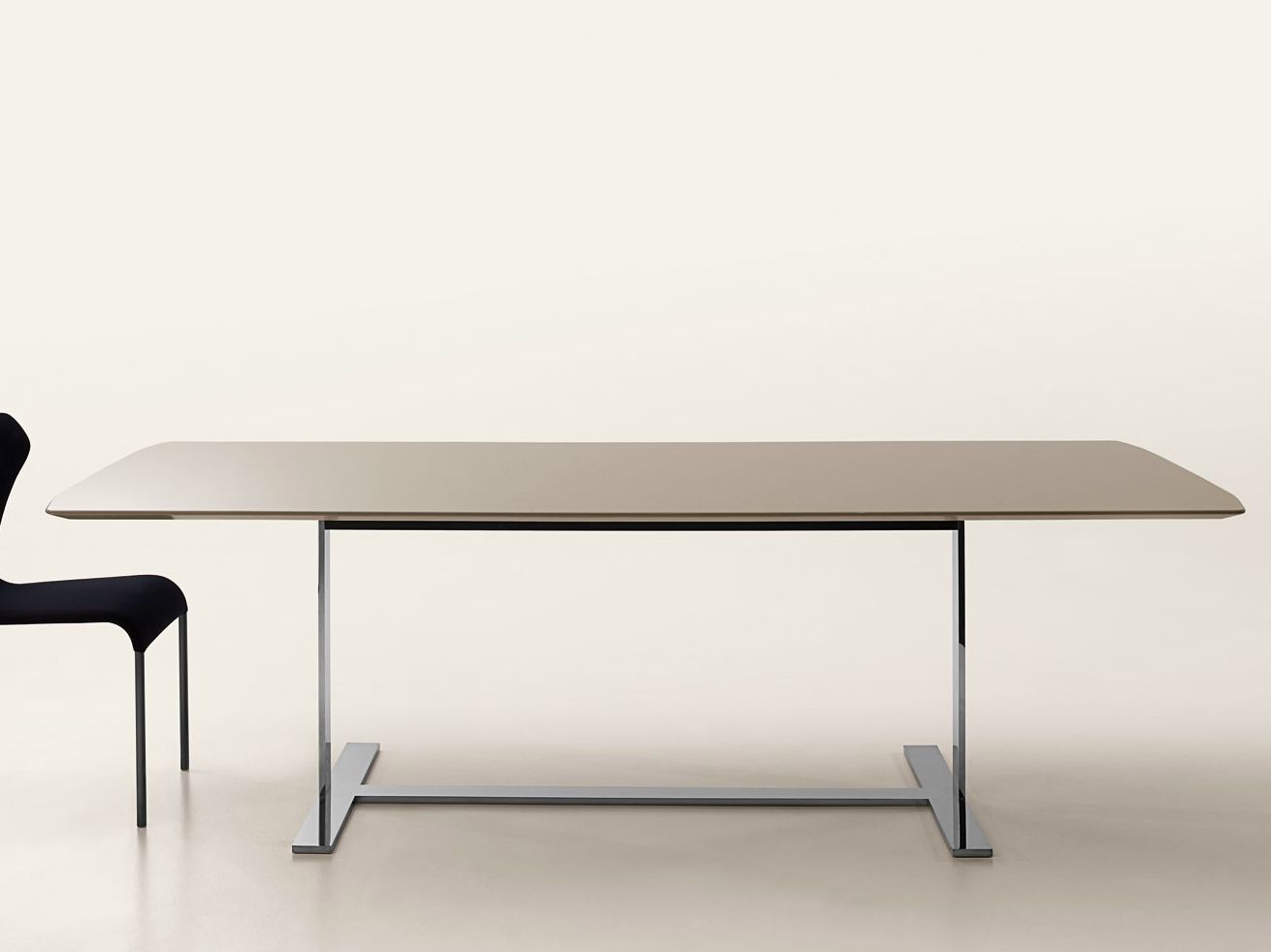 EILEEN | Table By B&B Italia design Antonio Citterio