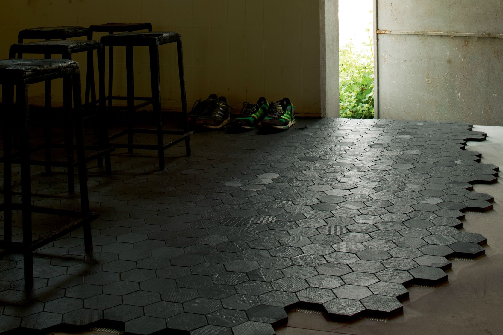 DECHIRER DECOR NERO Indoor porcelain stoneware wall/floor tiles By ...