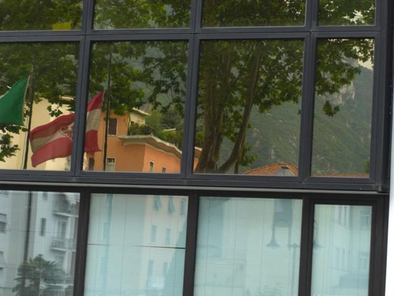 Solar control window film XTRAZONE SOLAR BRONZE ™ By FOSTER T & C