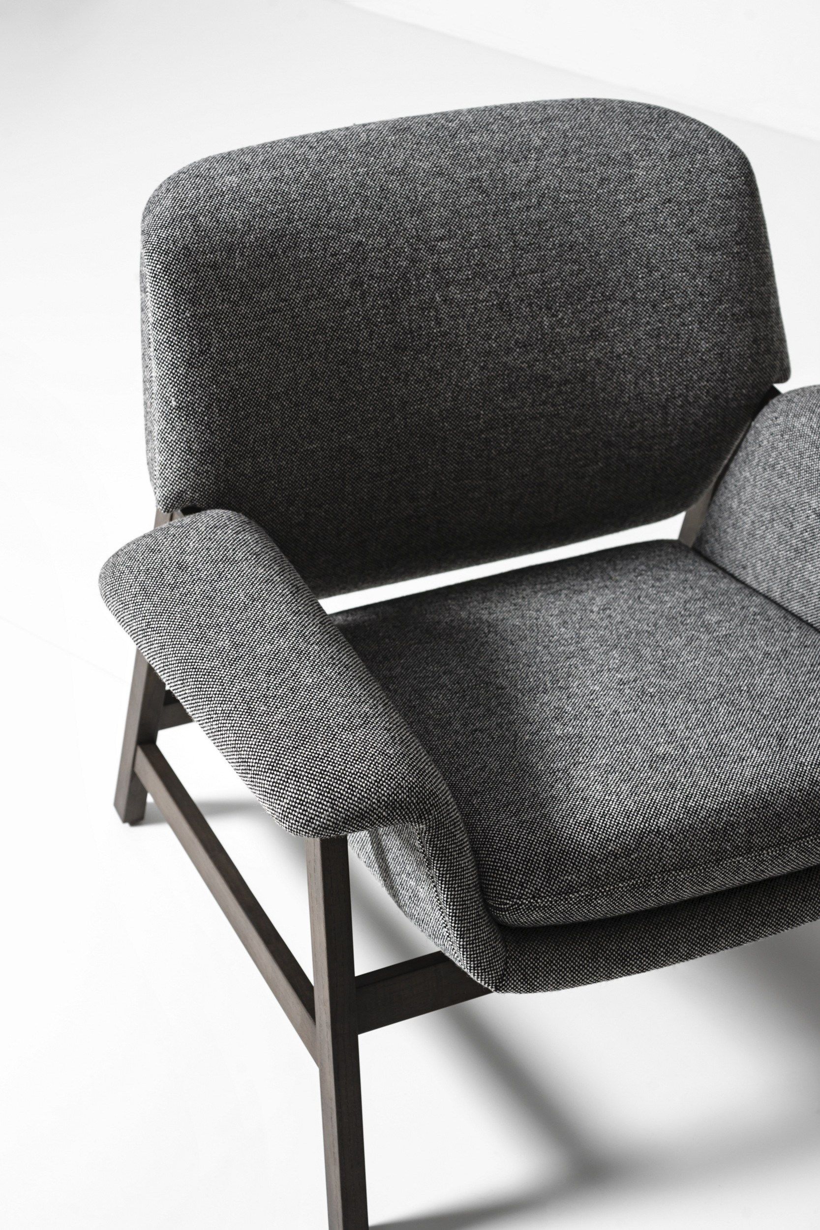 AGNESE | Armchair By Tacchini design Gianfranco Frattini
