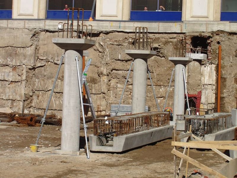 Poutre et pilier à structure mixte acier-béton Pilastro By APE