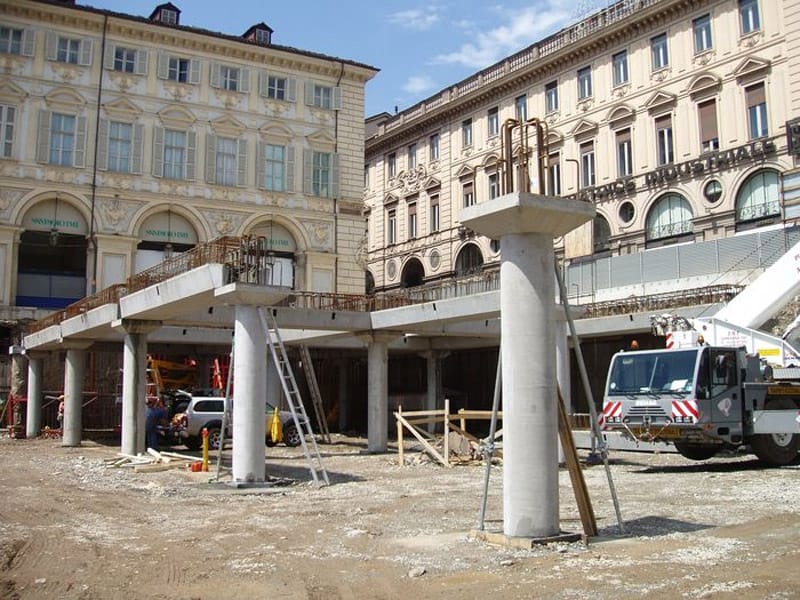 Poutre et pilier à structure mixte acier-béton Pilastro By APE