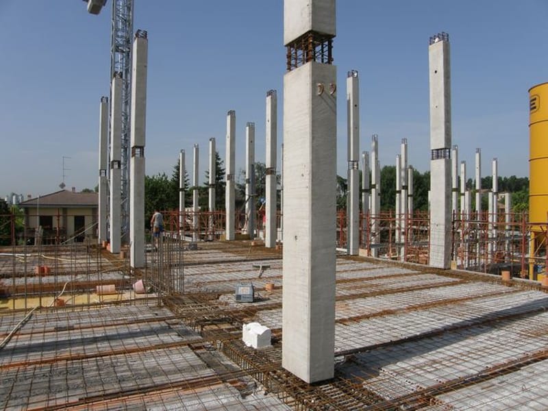 Poutre et pilier à structure mixte acier-béton Pilastro By APE