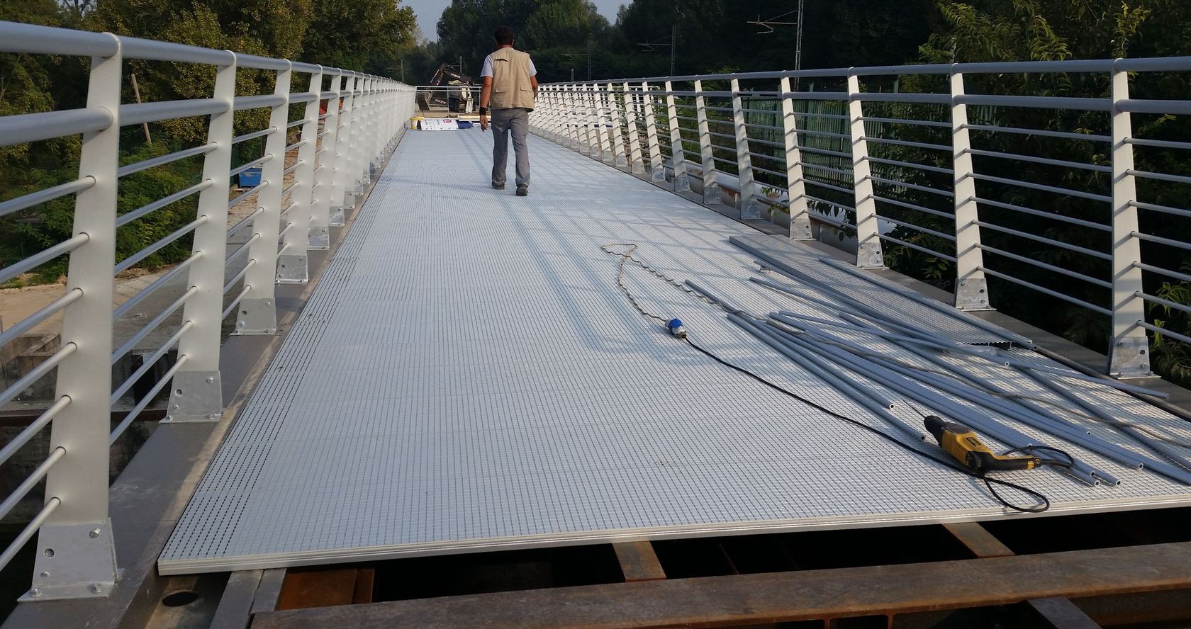 Ponte e passerella pedonale in alluminio SOVRAPPASSO CICLO-PEDONALE By ...