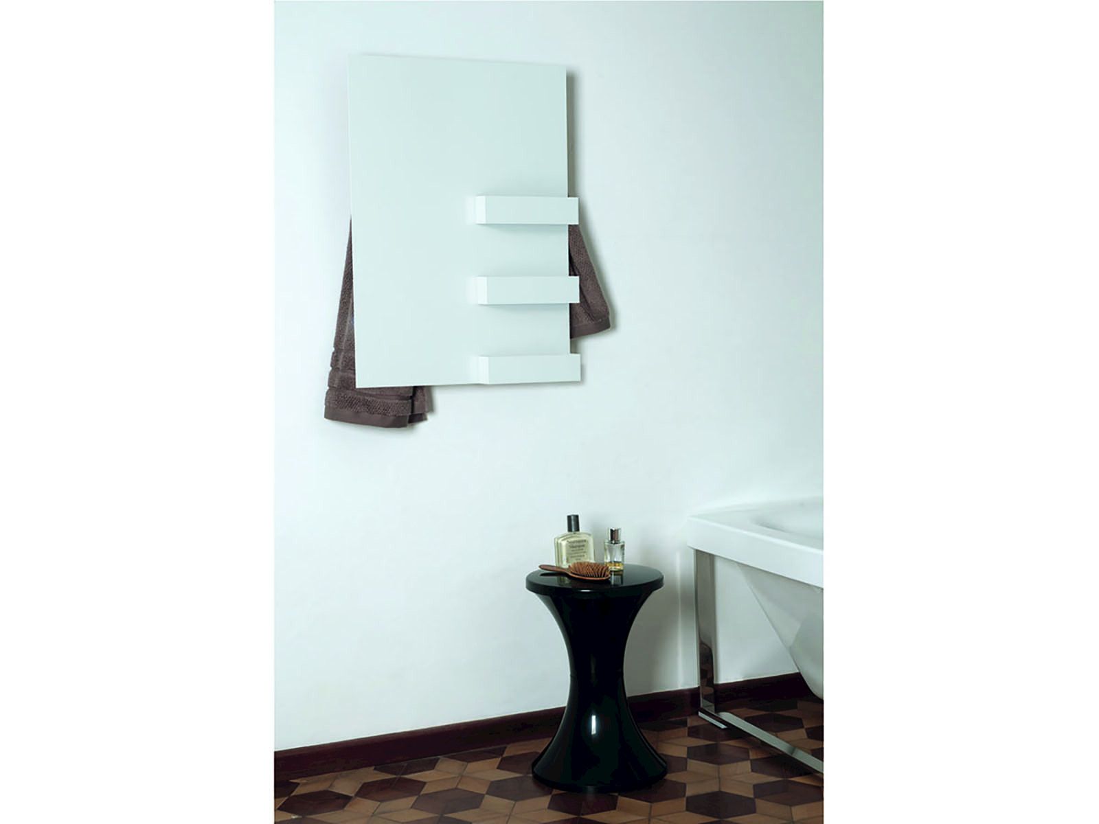 Scaldasalviette elettrico in alluminio a parete RECTANGLE & SHELVES By ...