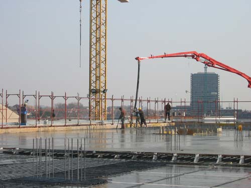 SKYDECK Self-supporting formwork panel for slab By PERI