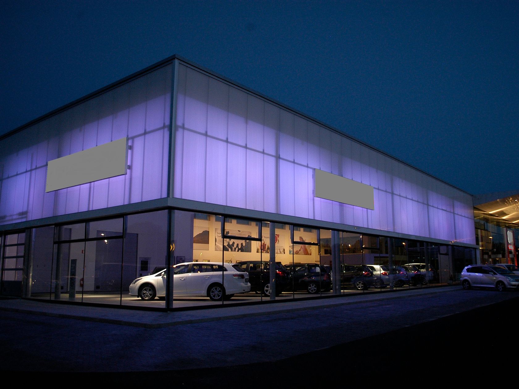 LEXAN™ THERMOCLICK™ Translucent plastic laminate wall panel By Polyvantis