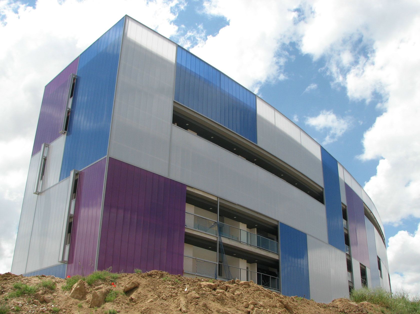 LEXAN™ THERMOCLICK™ Translucent plastic laminate wall panel By Polyvantis