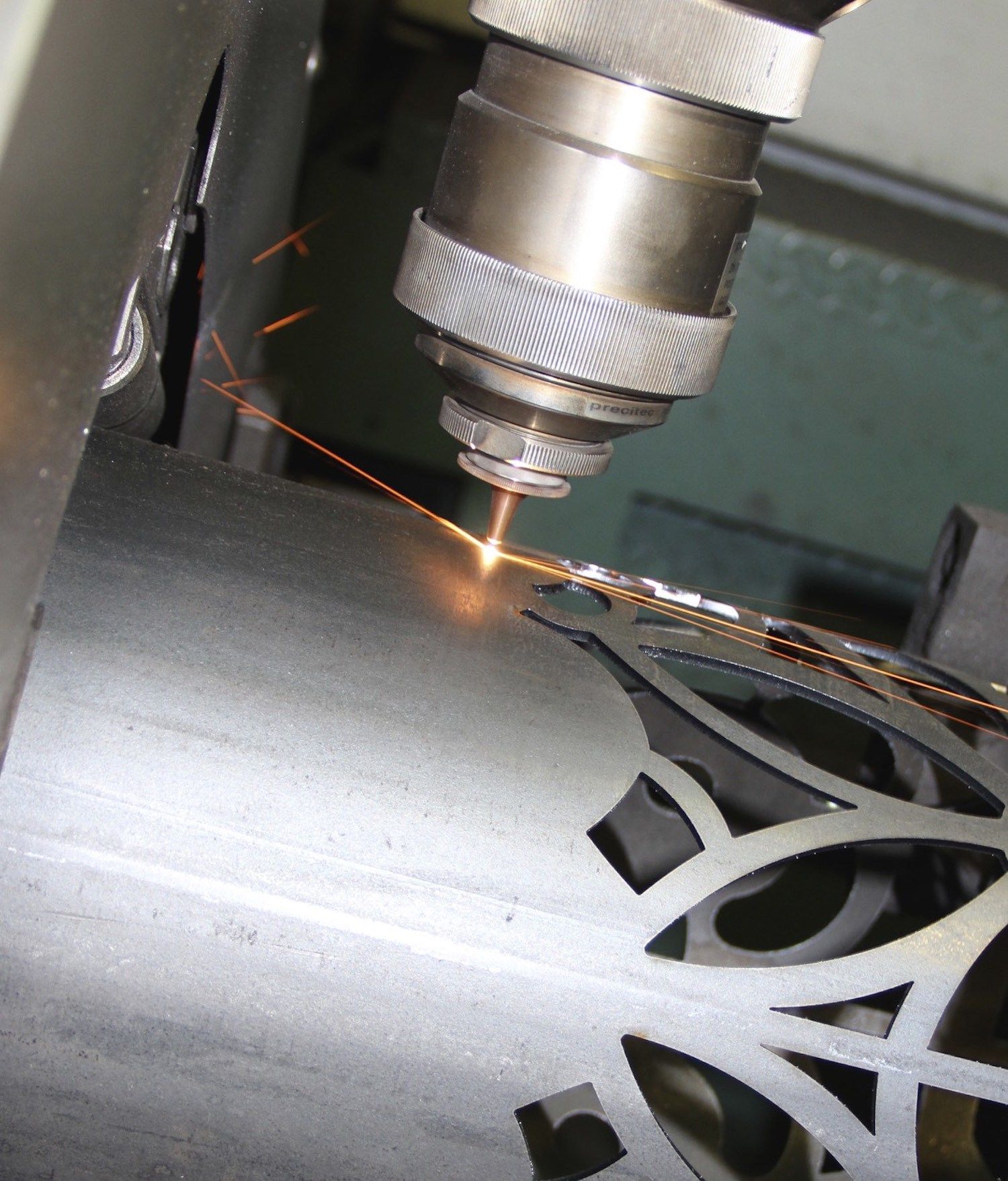 Taglio laser tubi e lamiere in acciaio By CMM