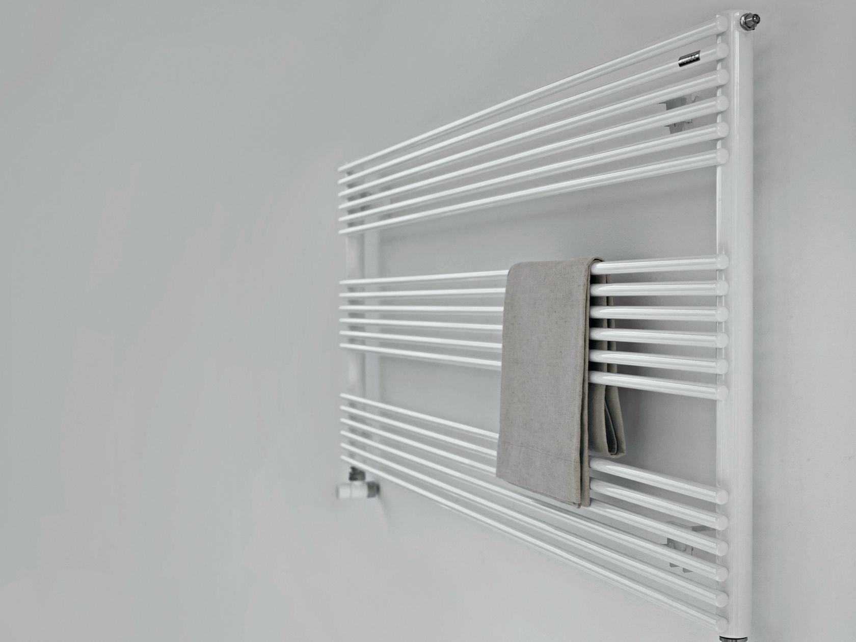 RITMATO 14 Scaldasalviette orizzontale a parete By Tubes Radiatori