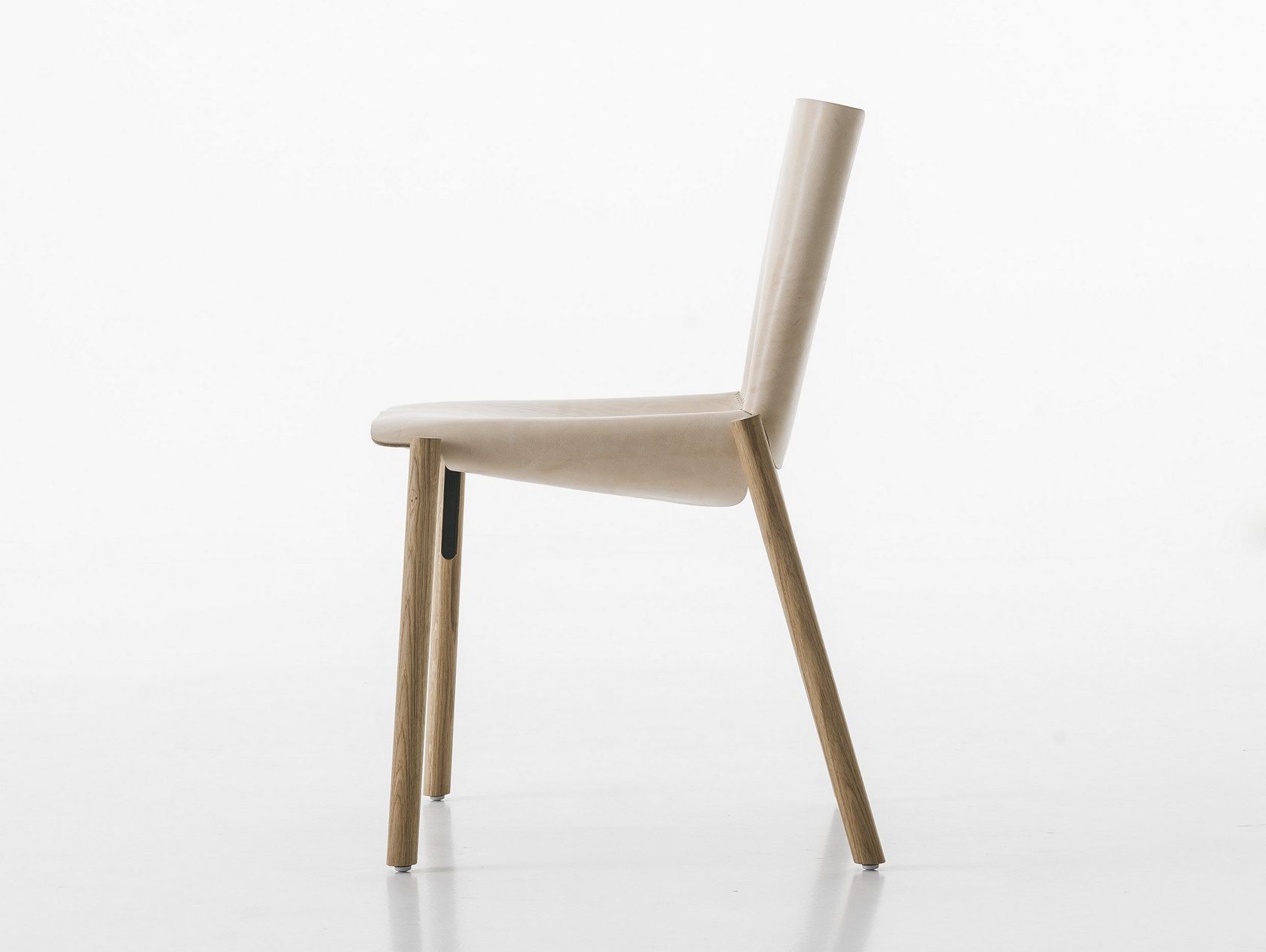 1085 EDITION Tanned leather chair By Kristalia | design Bartoli Design