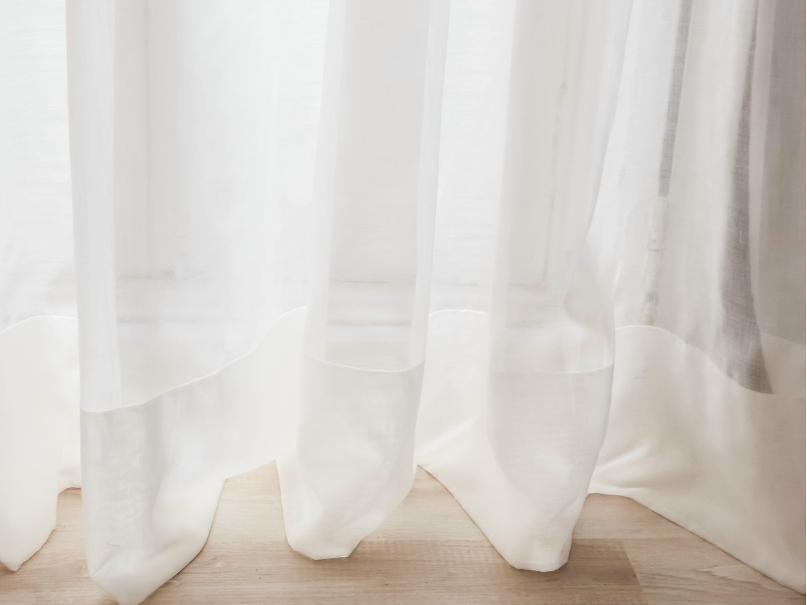 Solid-color Trevira® CS fabric for curtains SAVOY By Equipo DRT