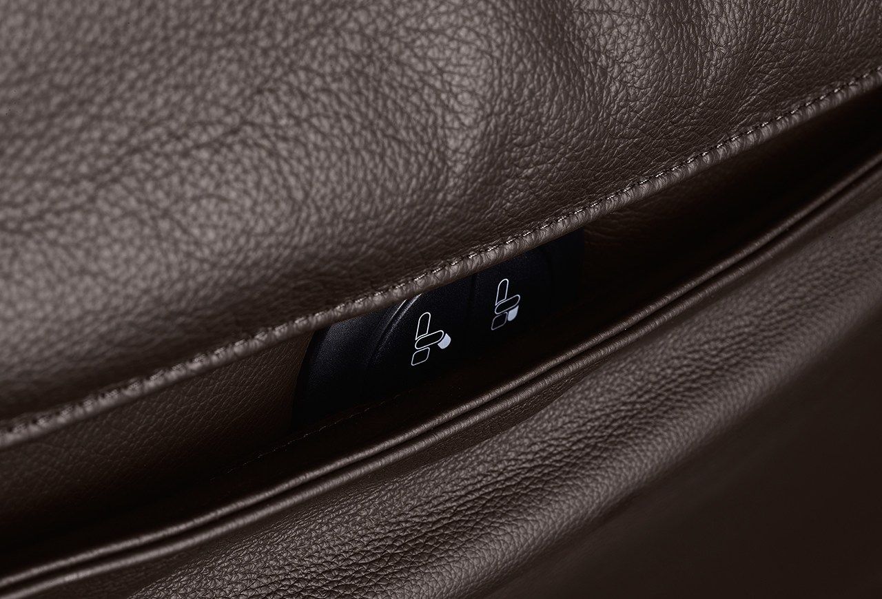 PILLOW Armchair By Poltrona Frau