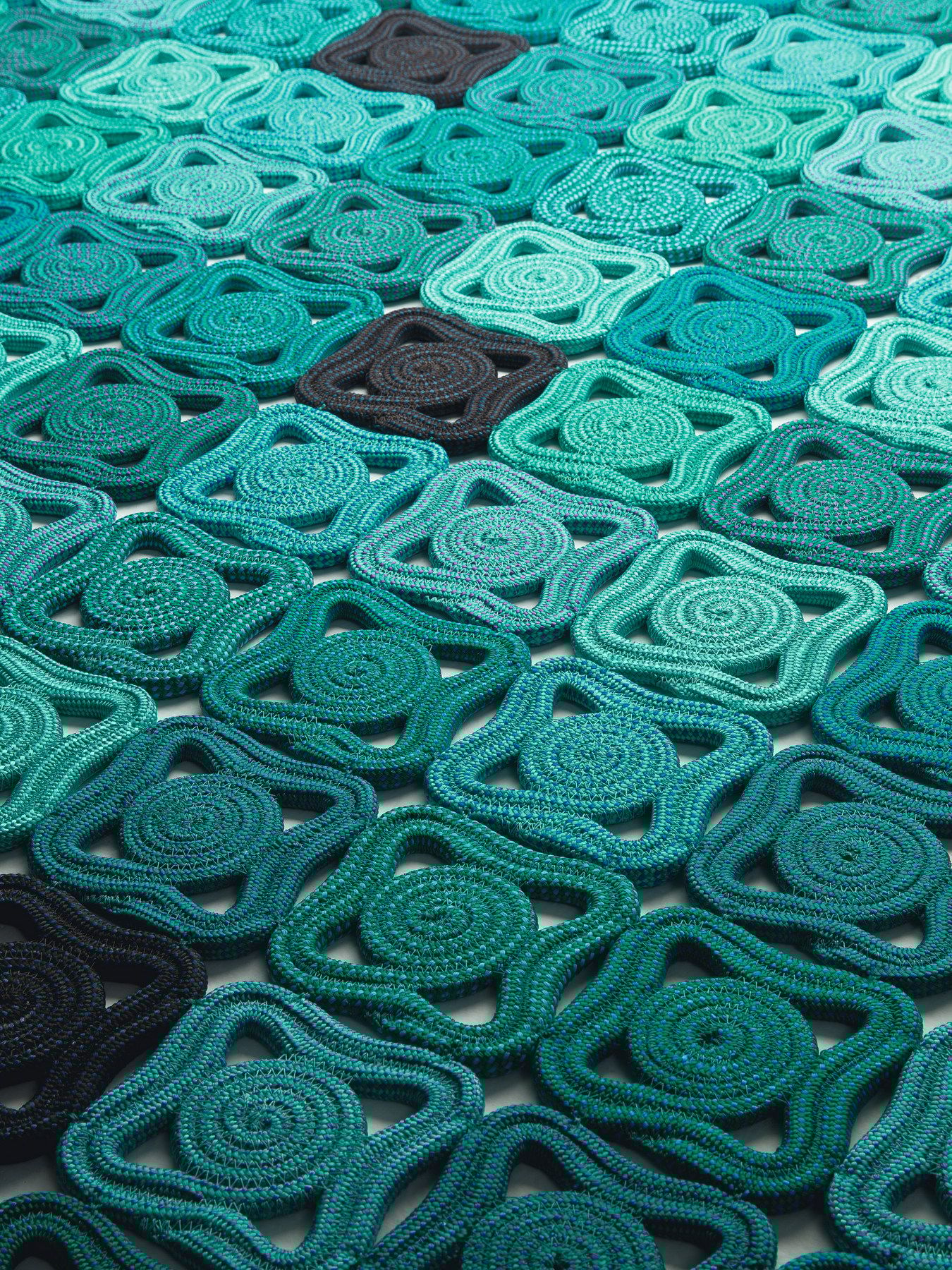 BISANZIO Handmade rug with geometric shapes By Paola Lenti