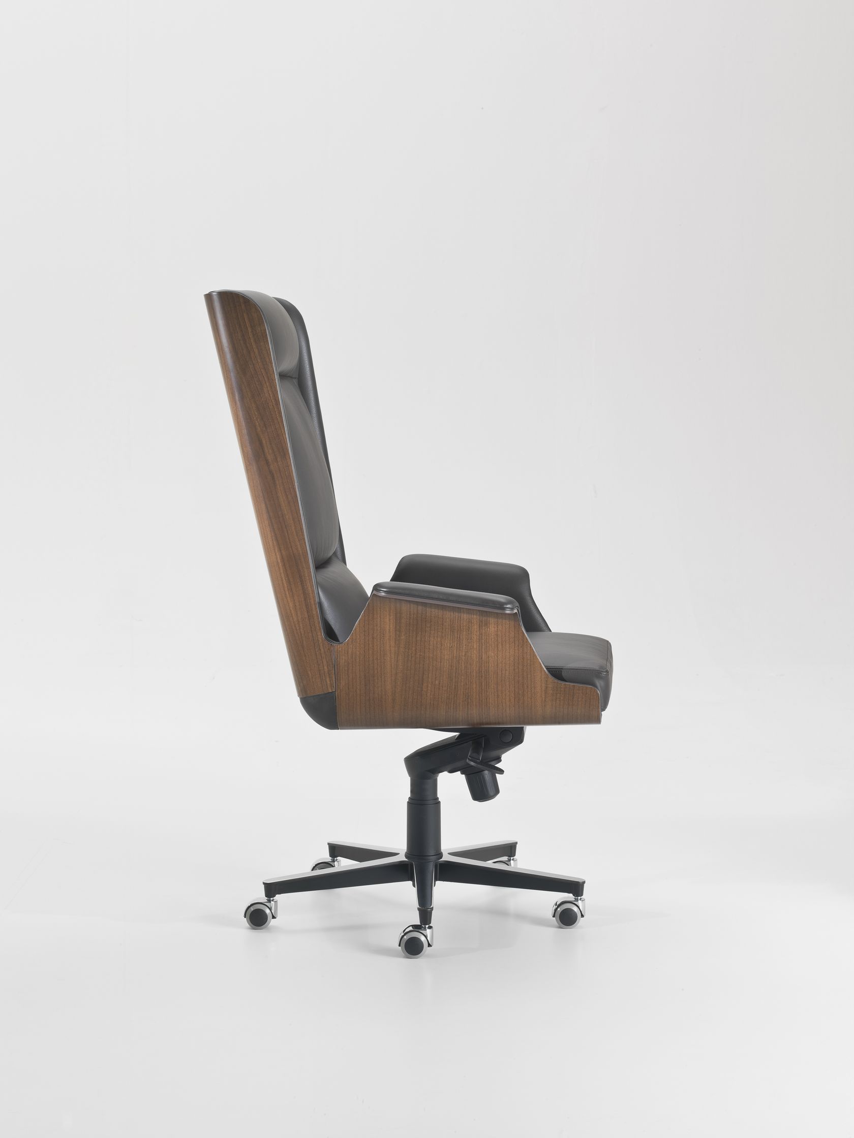 GARBO | High-back executive chair By i 4 Mariani design Umberto Asnago