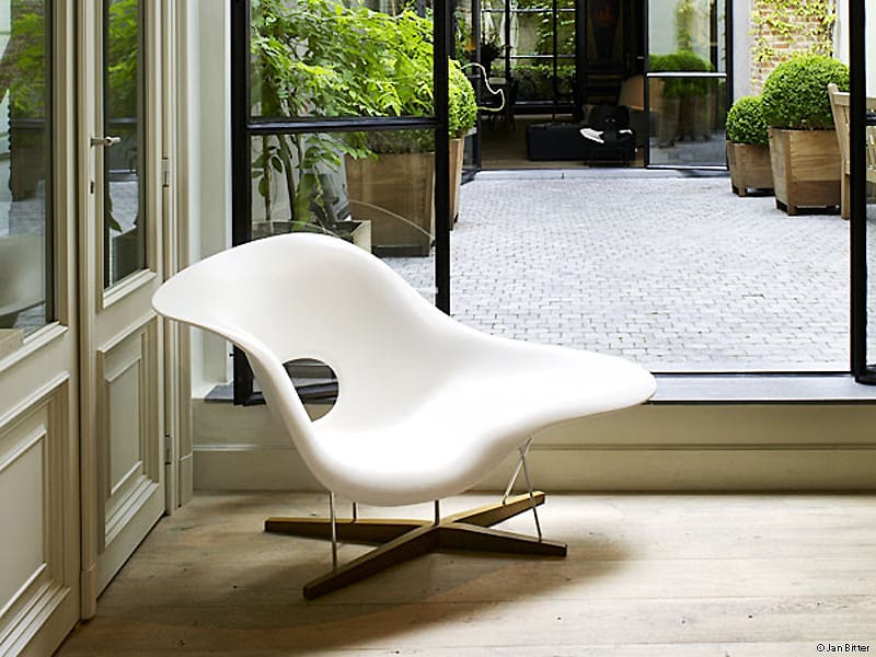 Design polyurethane armchair LA CHAISE By Vitra design Charles & Ray Eames