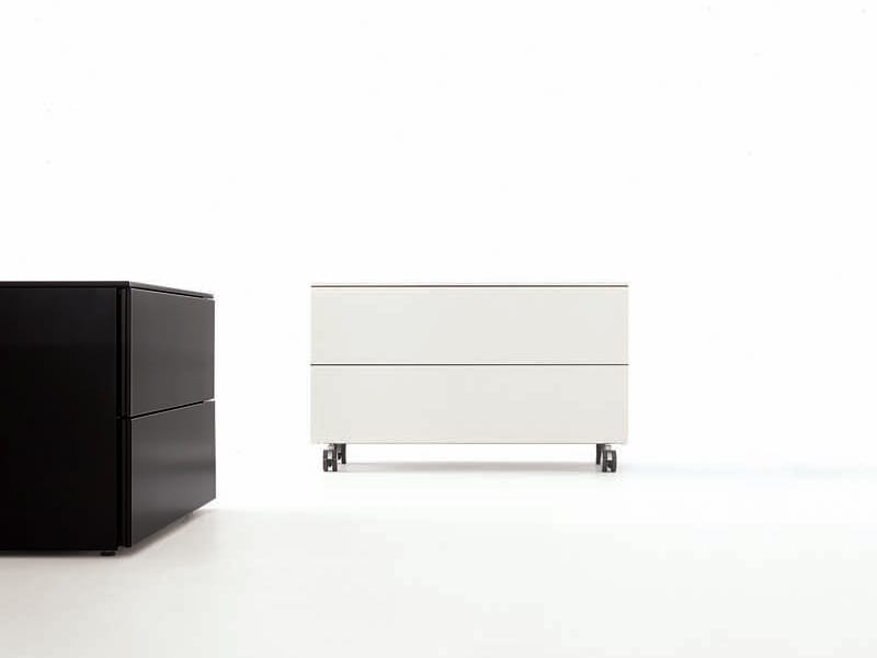 Cabina armadio componibile in metallo DOT WARDROBE By Kristalia design Monica Graffeo