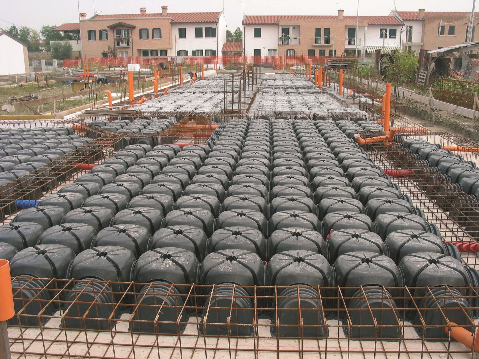 Plastic dome and module for ventilated hollow floor / Formwork and dome ...