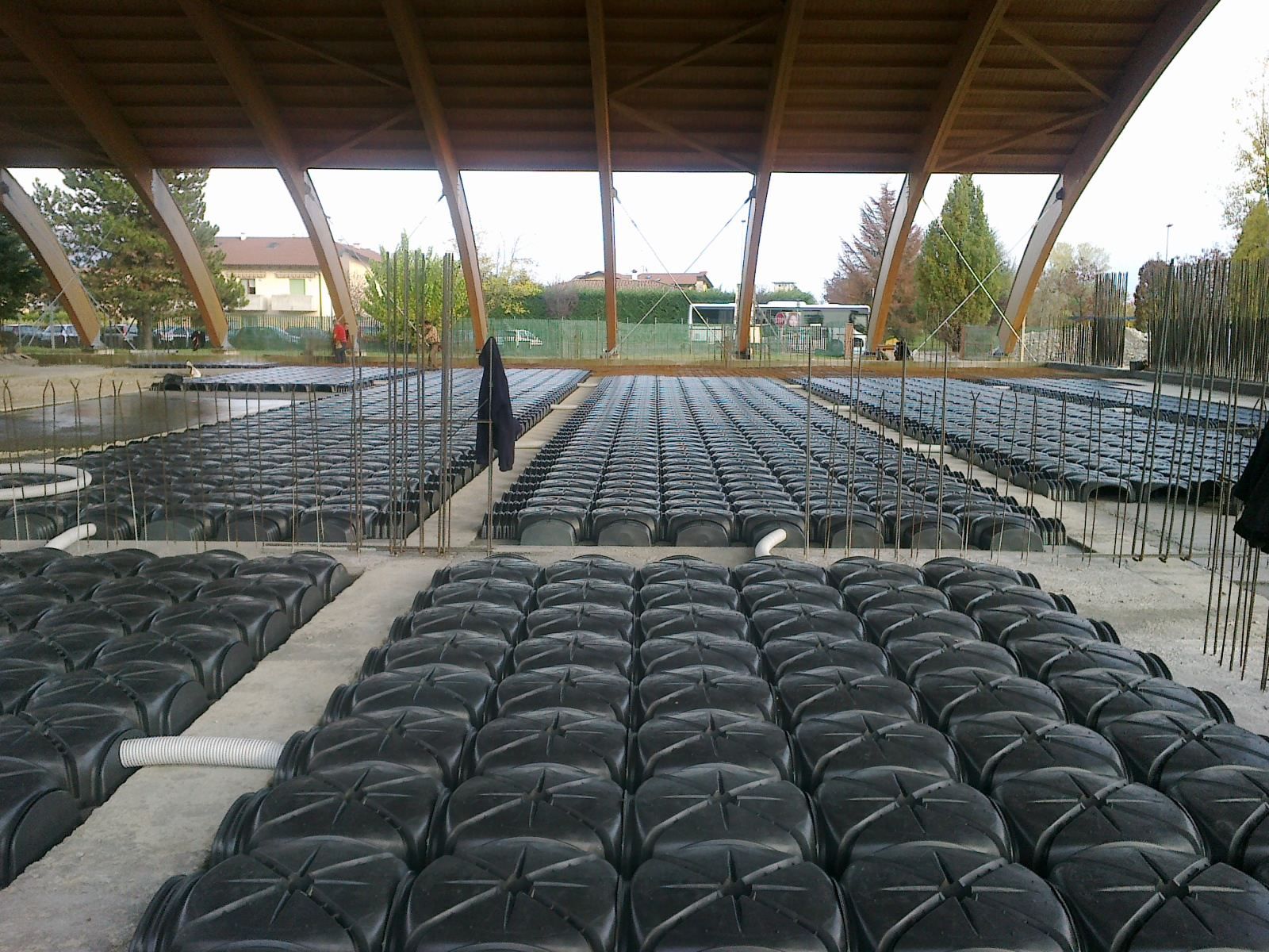 Plastic dome and module for ventilated hollow floor / Formwork and dome ...