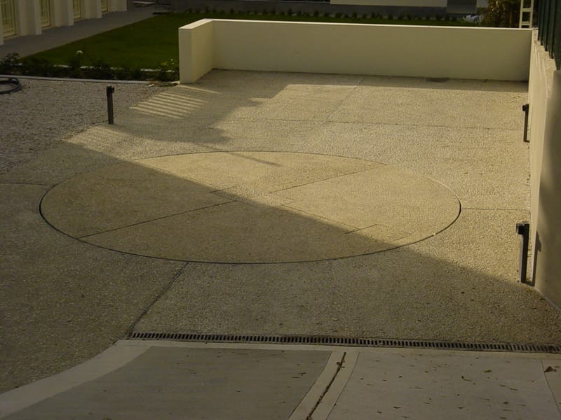 Rotating, moving platform for car Rotating platform By GREEN PARK