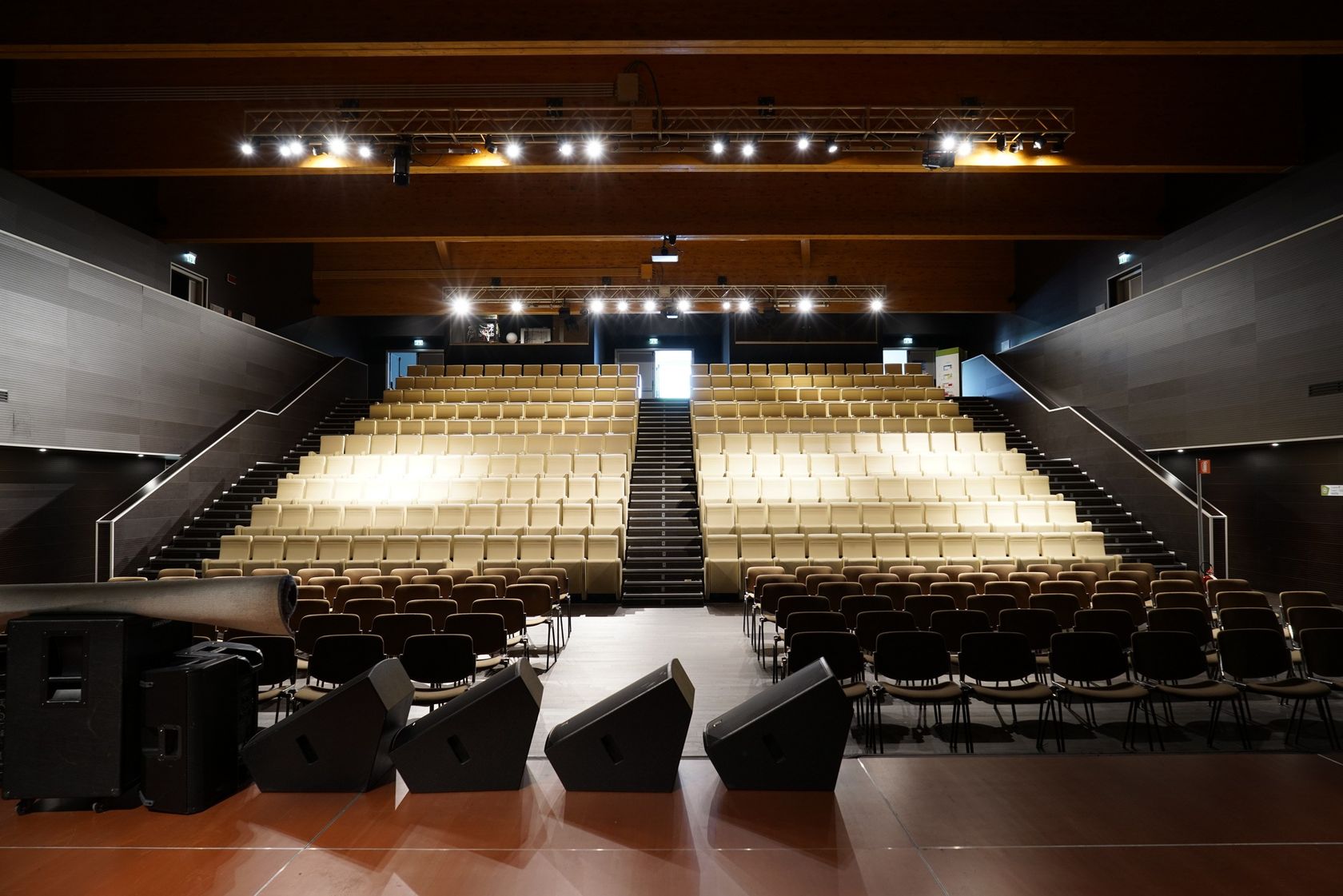 SOUNDLESS | Wall tiles By ITP