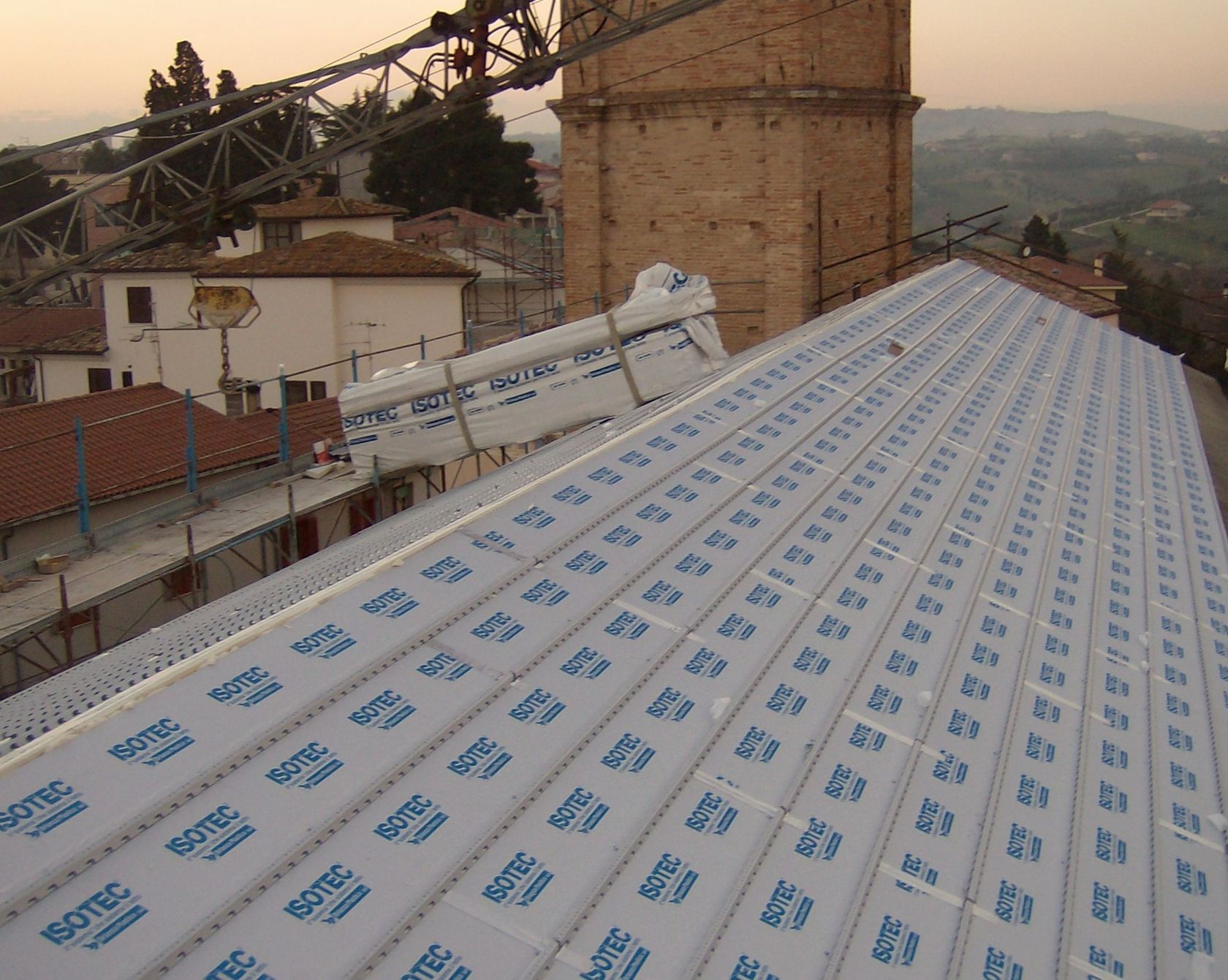 Pannello termoisolante per coperture ISOTEC® - Brianza Plastica ...