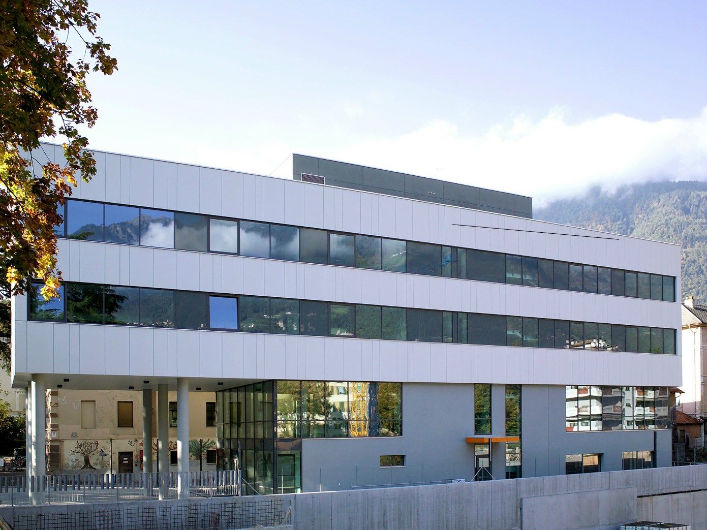 Roofing panel and sheet in fibre cement SWISSPEARL® By SWISSPEARL Italia