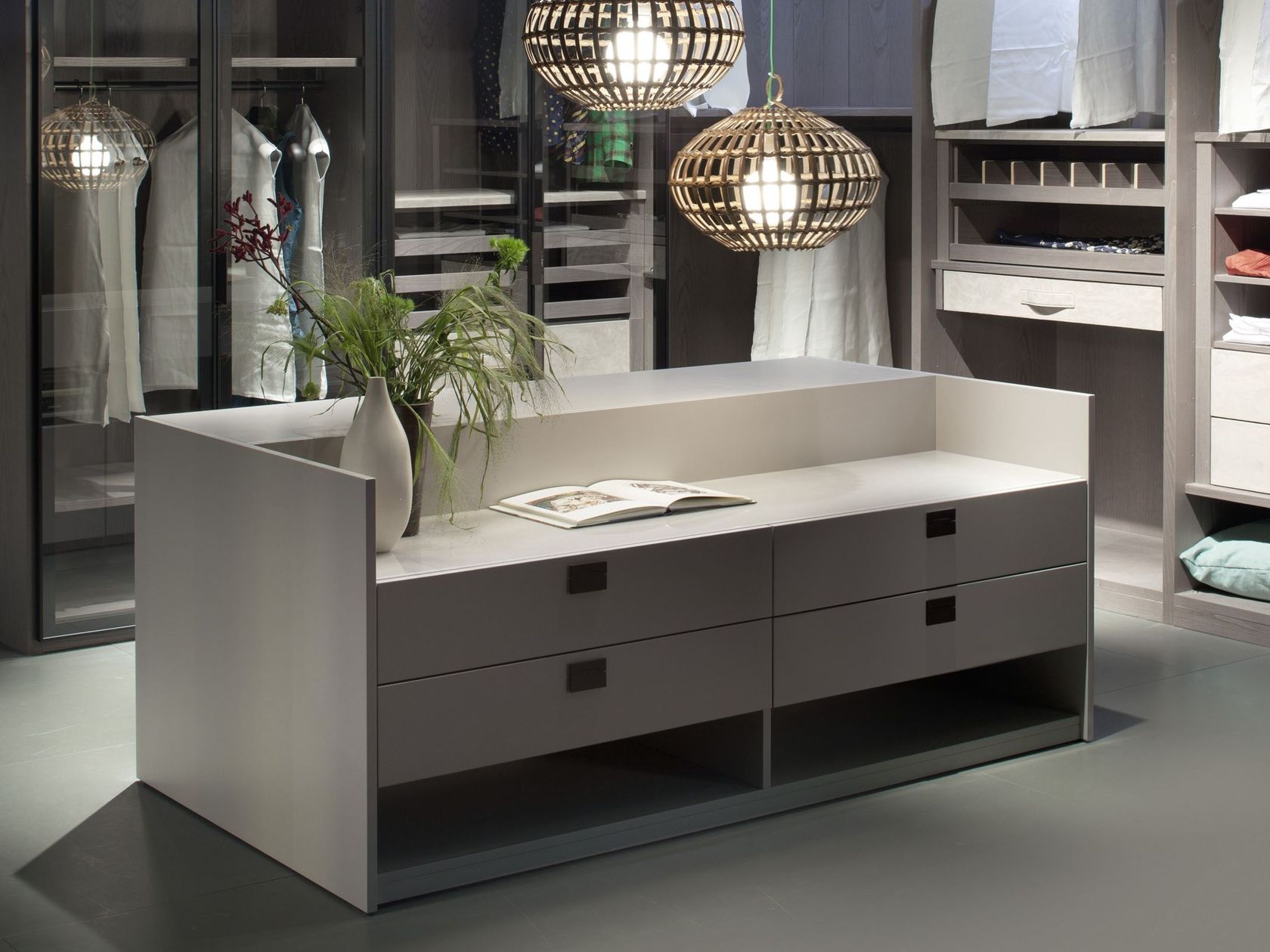 MAUI Double-sided unit with drawers By EmmeBi