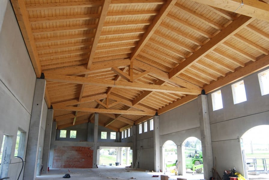 Struttura per copertura in legno e capriata in legno By GALLOPPINI LEGNAMI