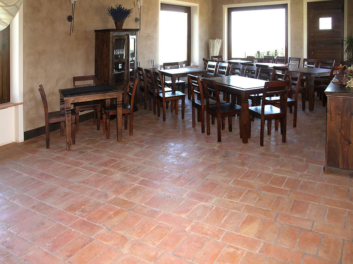 Piso de barro cozido para interior e exterior HANDMADE TERRACOTTA By B ...